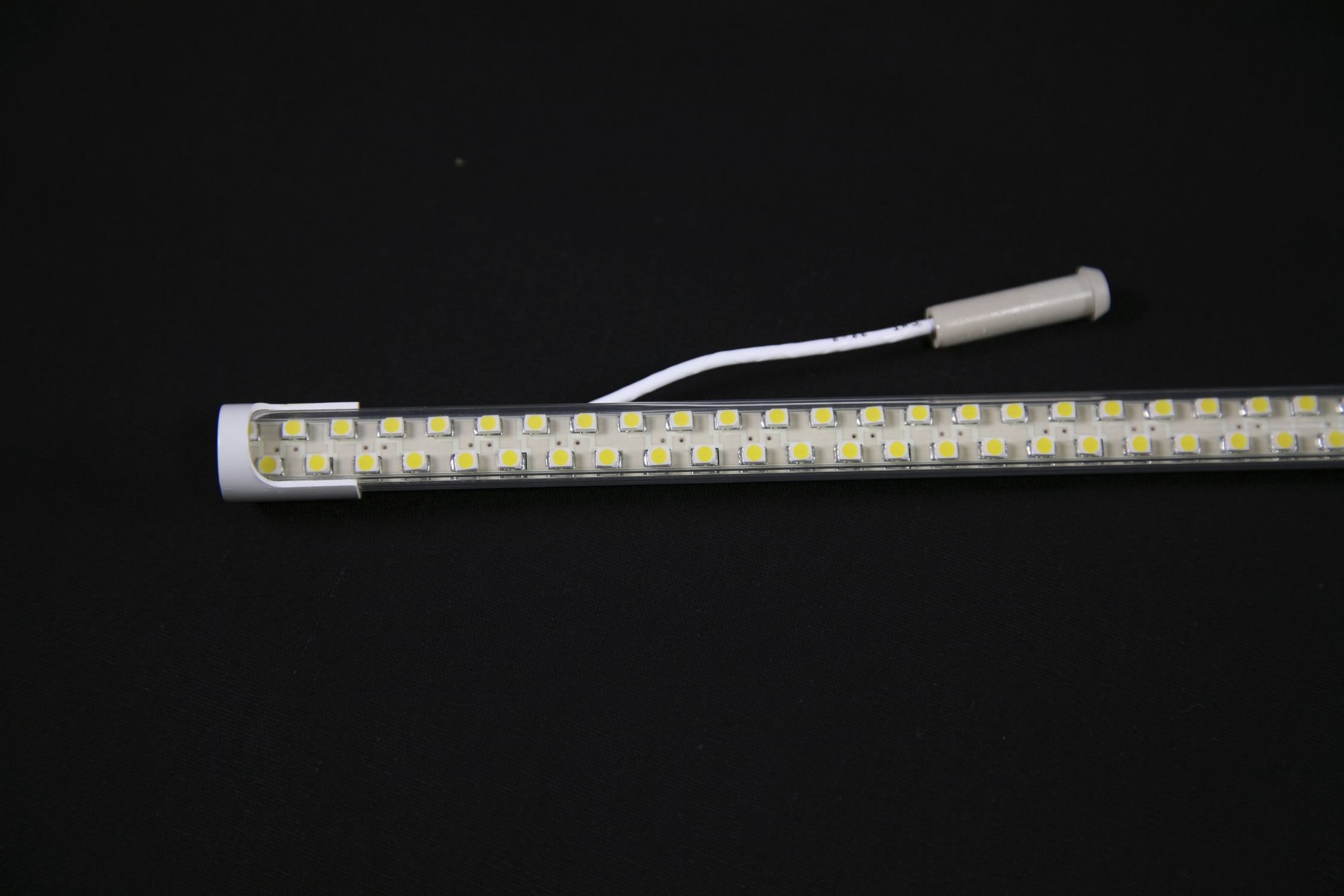 Aircraft cabin lamp - R1235 series - AIRCRAFT LIGHTING INTERNATIONAL ...