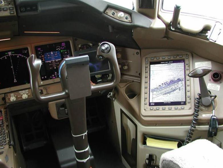 Pilot electronic flight bag - BP3 - ASTRONAUTICS CORPORATION OF AMERICA