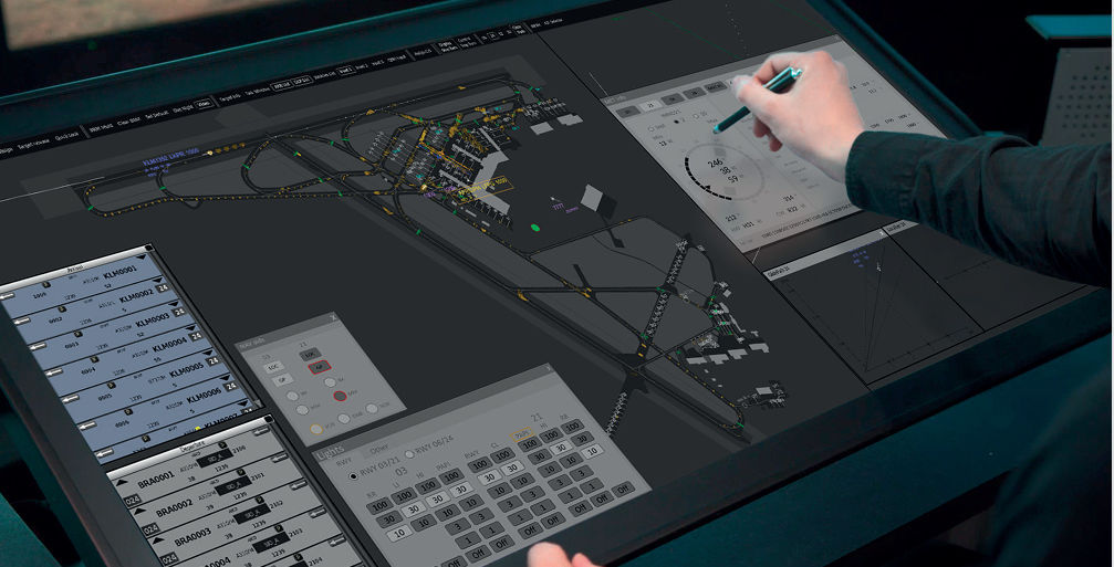 Control software - InNOVA - INDRA - for aeronautics / automated