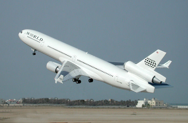 Airplane model - MD-11 - Bader models