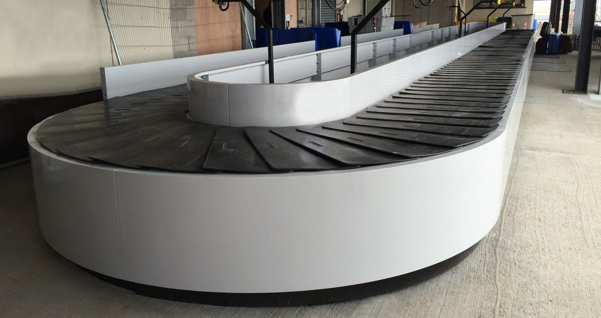 Half moon baggage claim carousel - Robson Handling Technology Ltd - for ...