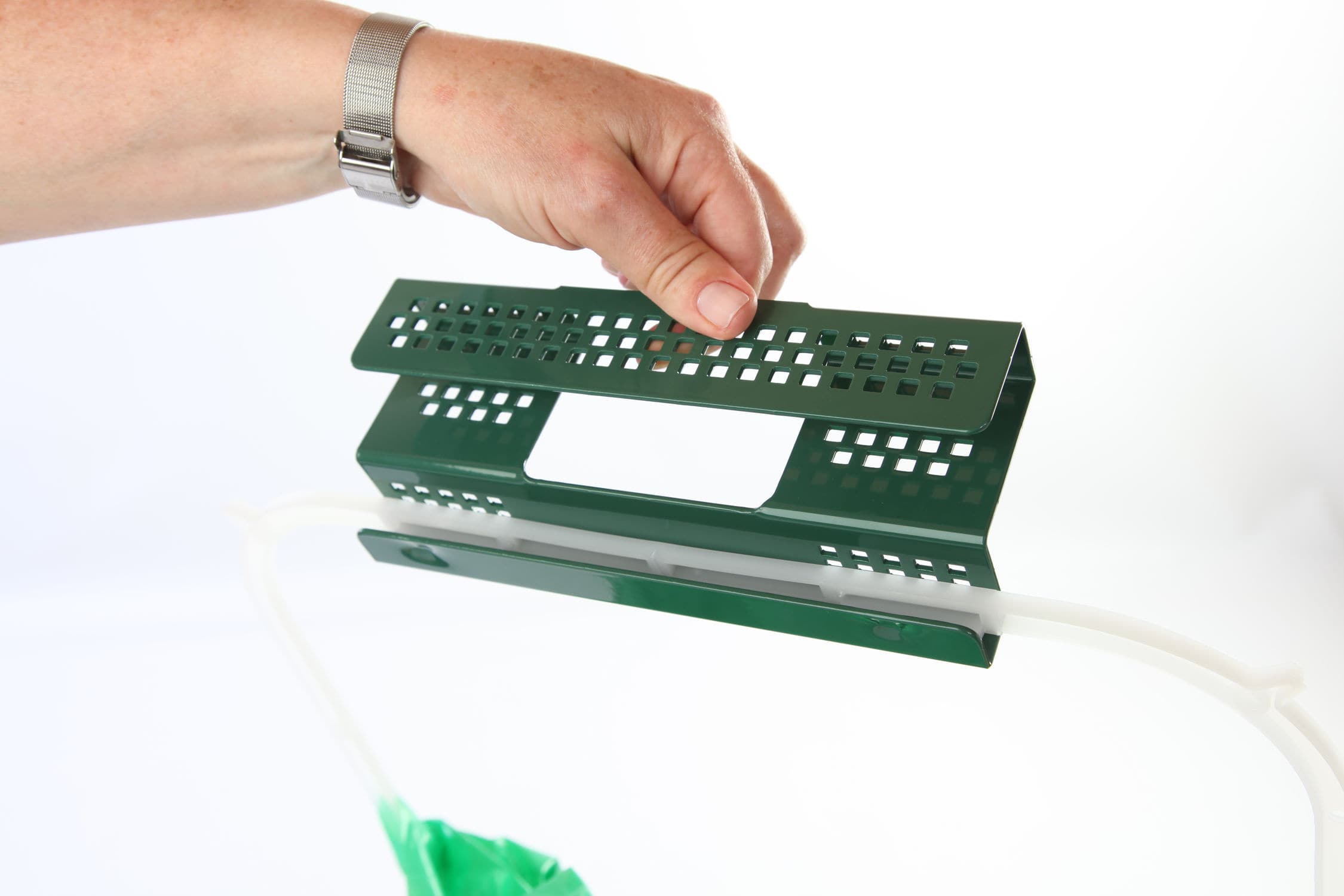 Aircraft waste bin - FLEX-E-CLIP - Onboard Logistics Ltd. - on-board ...