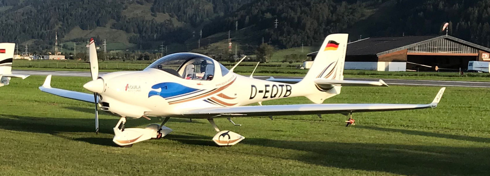 Instructional aircraft - A212 - AQUILA Aviation GmbH - piston engine ...