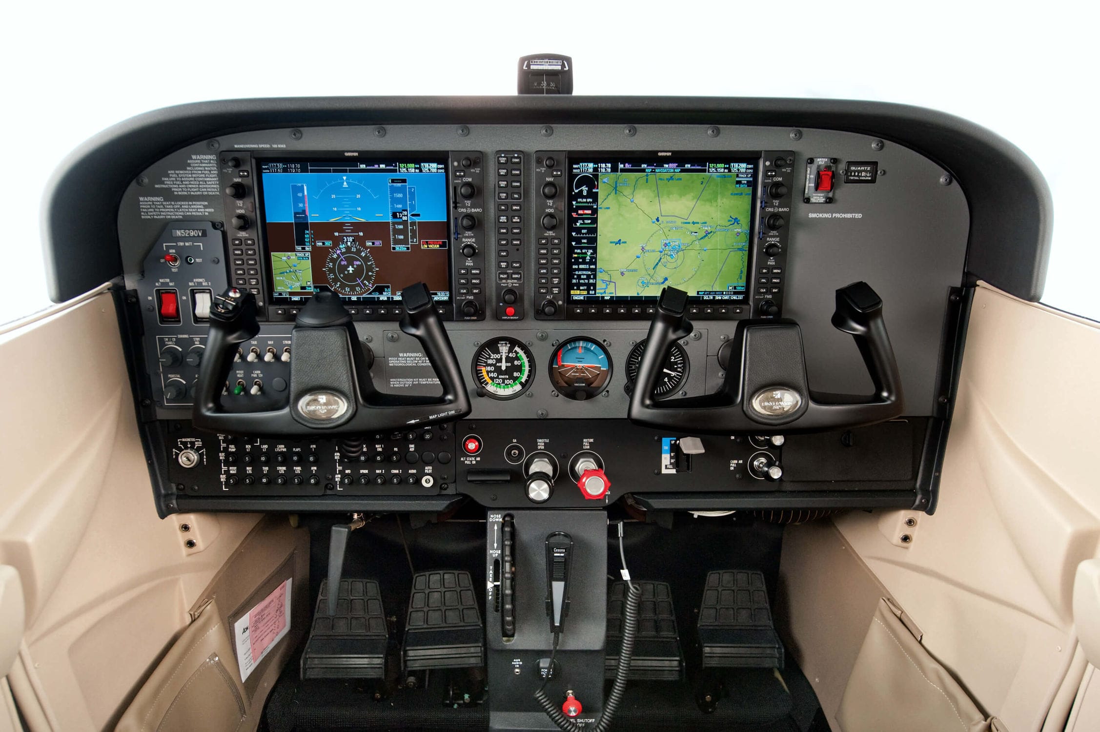 4-seater private plane - Cessna Skyhawk - CESSNA AIRCRAFT COMPANY ...