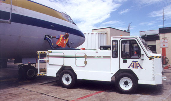 Self-propelled lavatory truck - APV - Lift-A-Loft Corporation - for airport