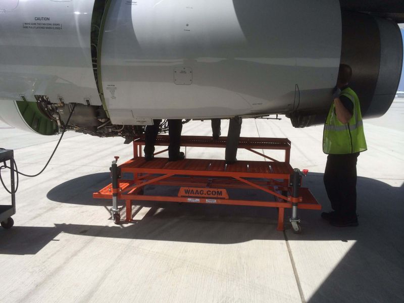 Engine aircraft docking system - 30124 - WAAG - movable / fixed / 1