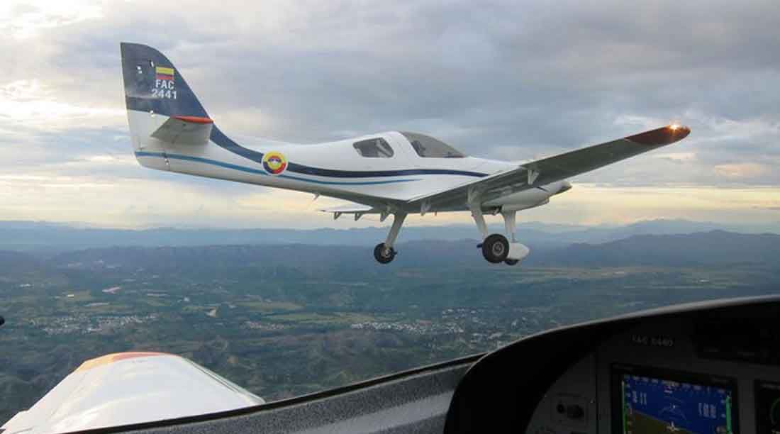 Aerial photography aircraft - Synergy - Lancair International - tourist ...