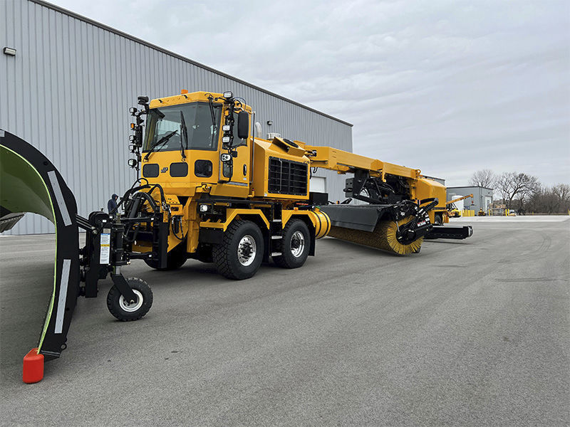 Airport runway sweeper - MB5C - M-B Companies, Inc.