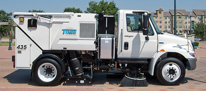 Airport sweeper - Model 435® - TYMCO, Inc. - ride-on