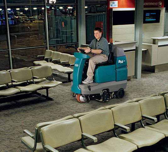 Airport scrubber-dryer - R14 - Tennant - ride-on / battery-powered