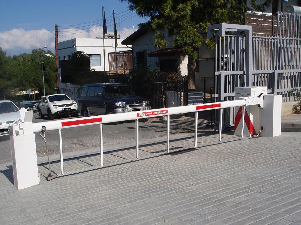Protective barrier - PAS 68 - Frontier Pitts Ltd - boom / automatic ...
