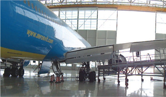 Wing aircraft docking system - Instant UpRight Ltd - movable / fixed ...