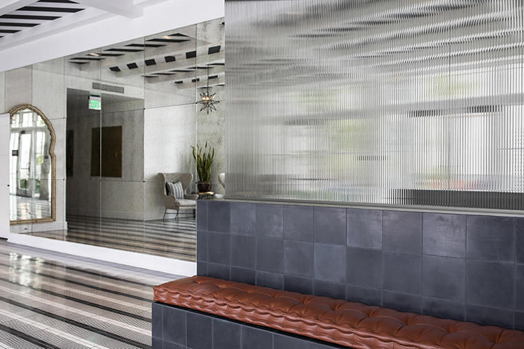 Airport glass panel - Forms+Surfaces - for facade