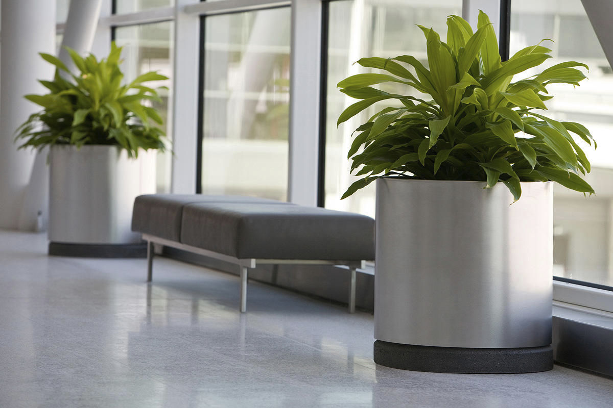 Airport planter - Forms+Surfaces - stainless steel / concrete / round