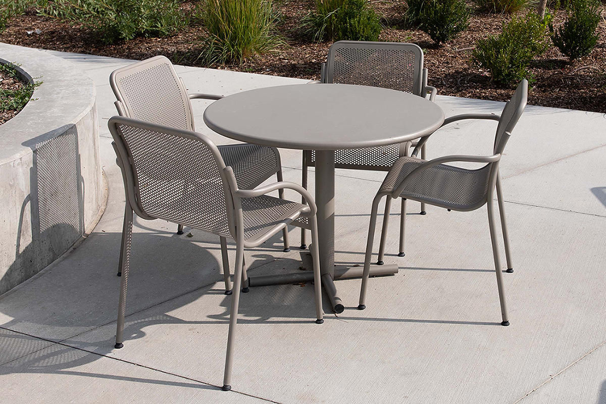 Airport table - Cross - Forms+Surfaces - stainless steel / satin ...