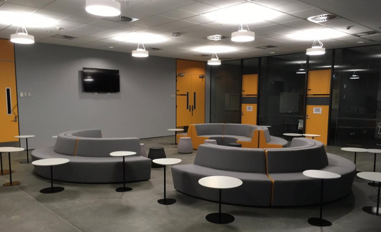 Airport lounge sofa - PANAMA - UFL Group - modular / straight / leather