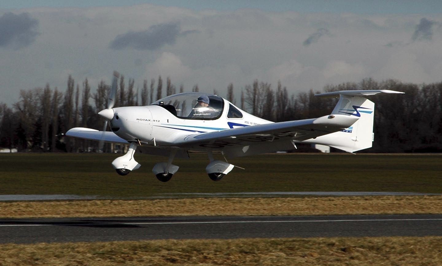 2-person ULM aircraft - 122 ZEPHYR - Atec v.o.s. - 4-stroke engine ...