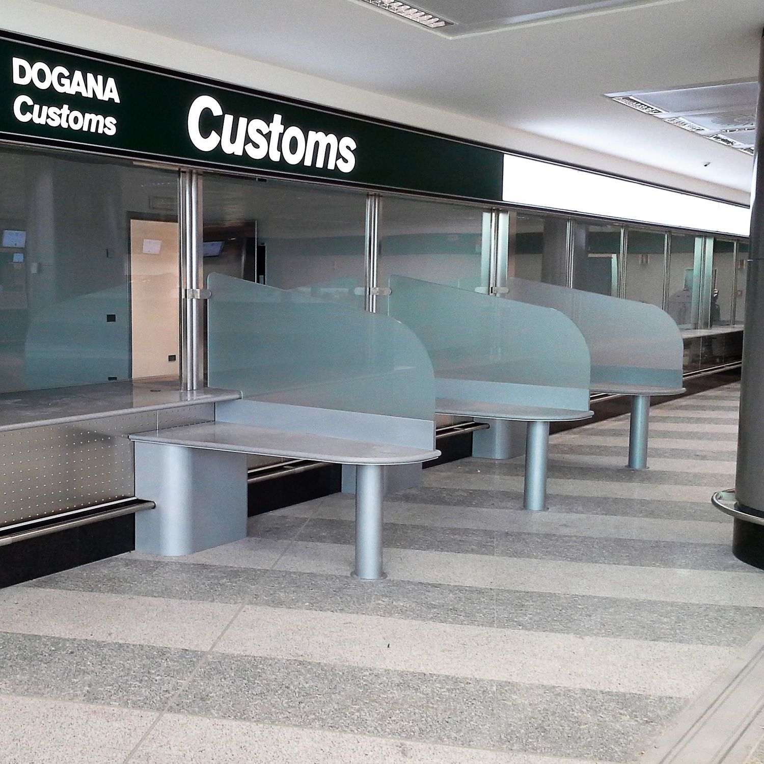 Customs counter - Banco per Dogana Milano - CUTINI GROUP SRL - security ...