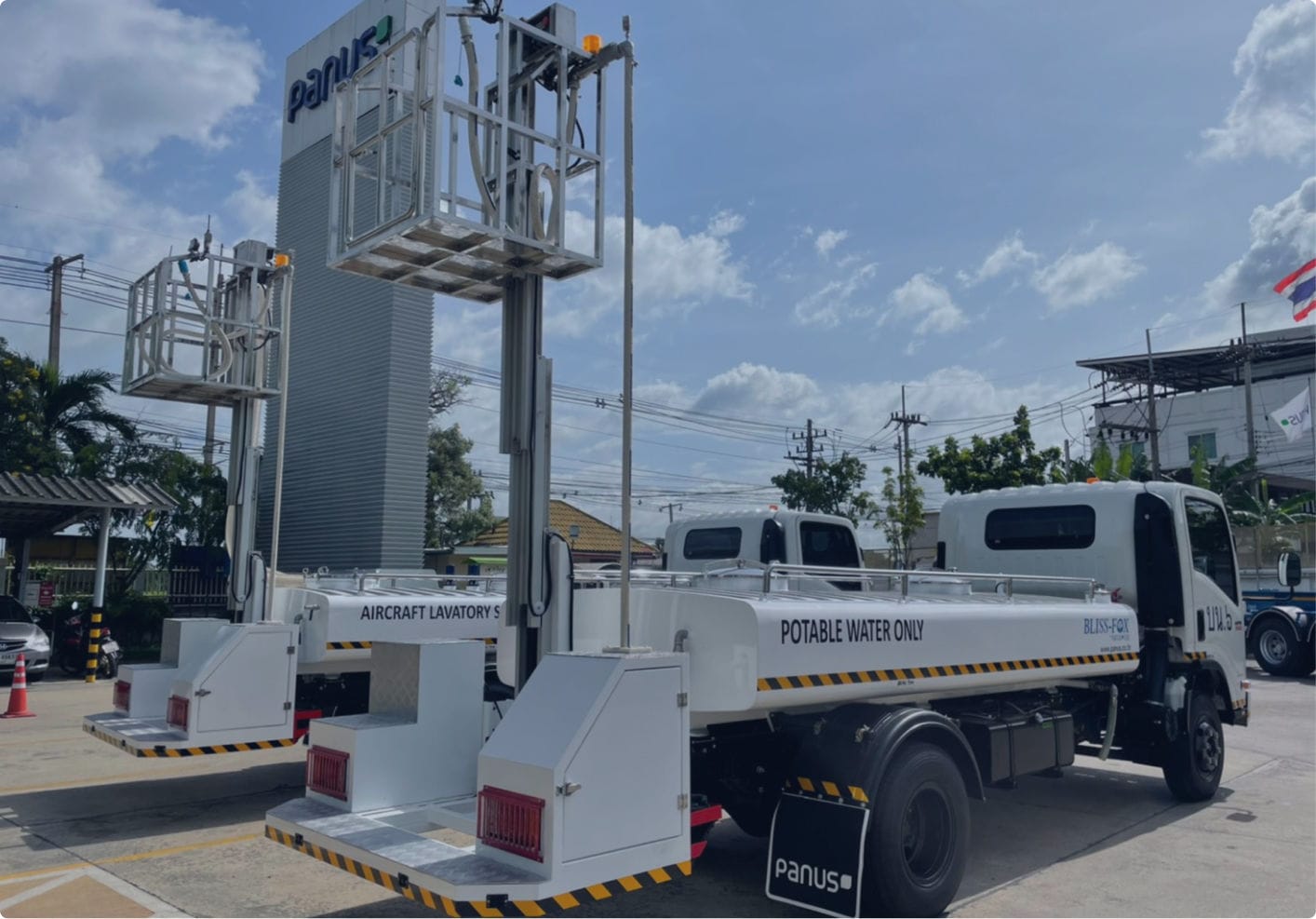 Self-propelled potable water truck - BLISS-FOX by Panus GSE - with lift ...