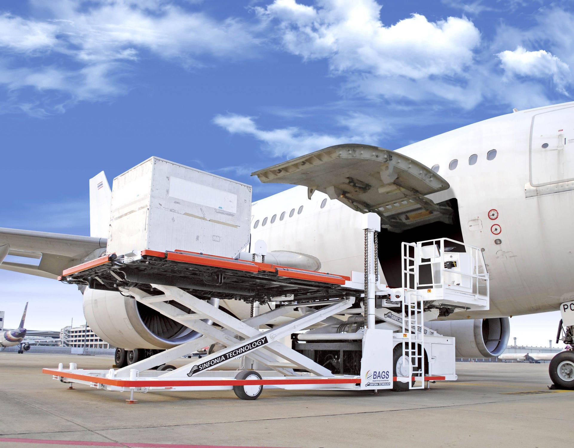 Scissor high loader - 4PDL7H-370WSF series - Sammitr Motors ...