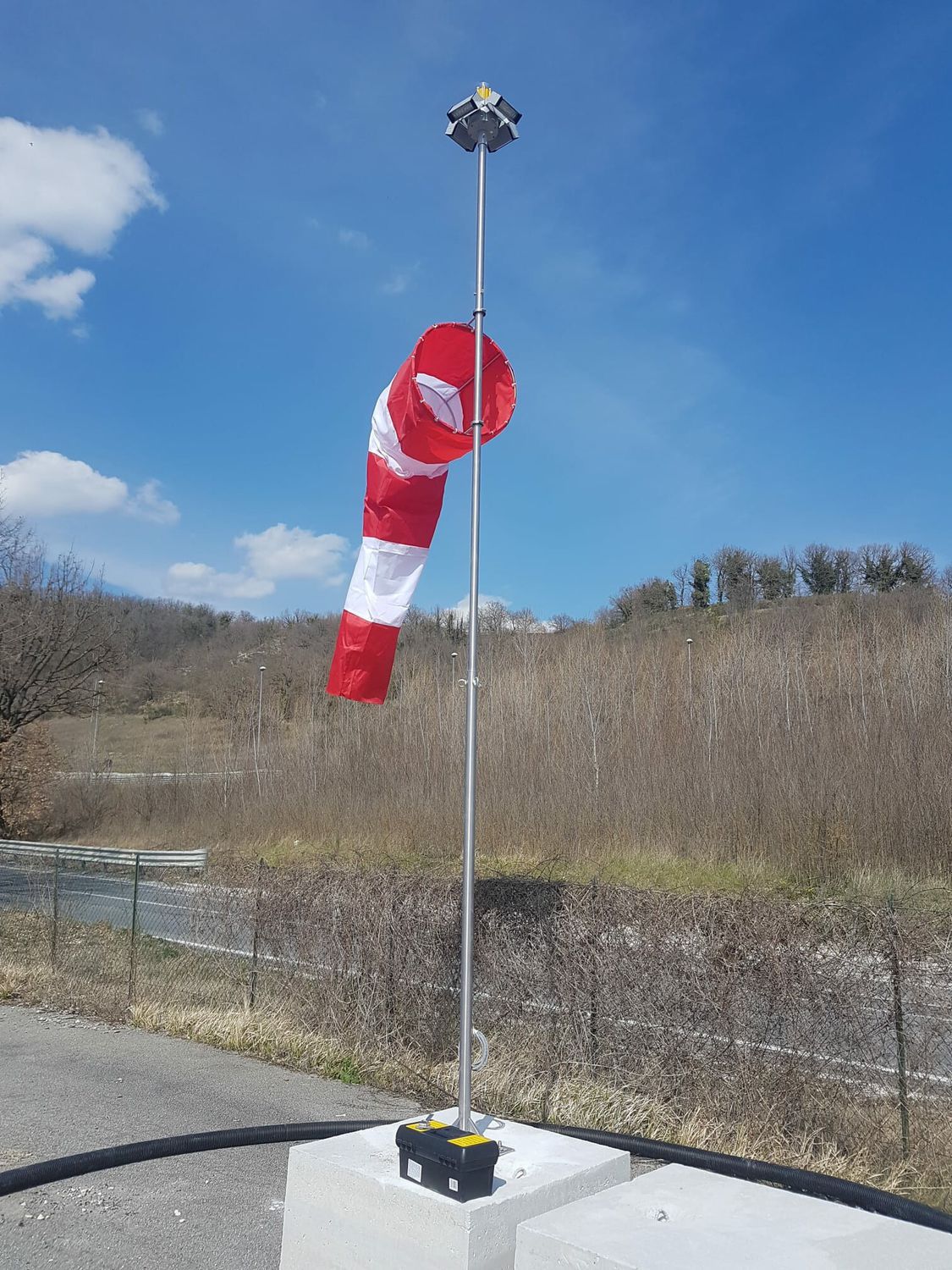 Helideck wind cone - AL-081-XX - Signalight - with mast / internally ...