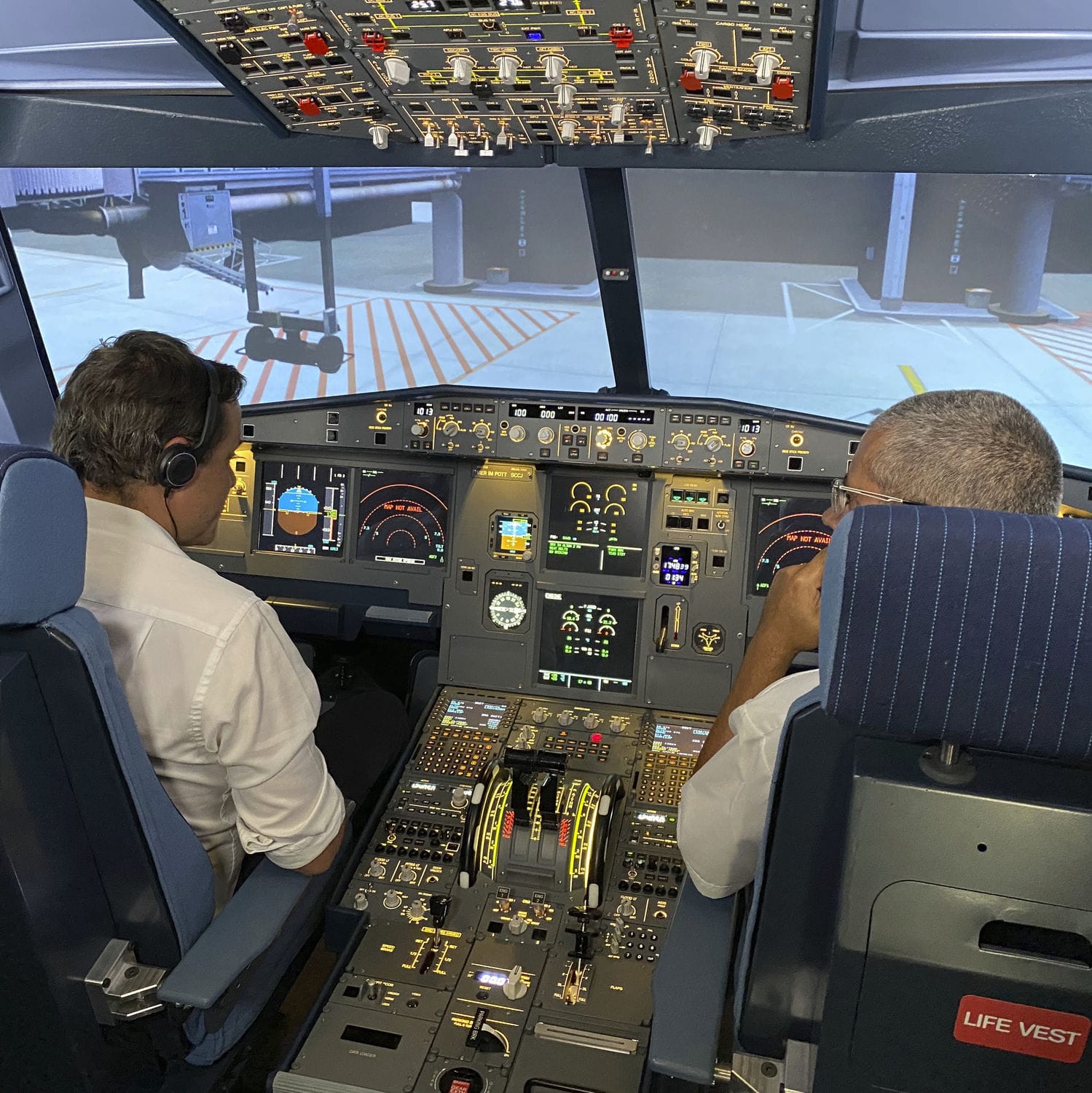 Aircraft simulator - FTD 2 - Aviatify - training / with enclosed ...