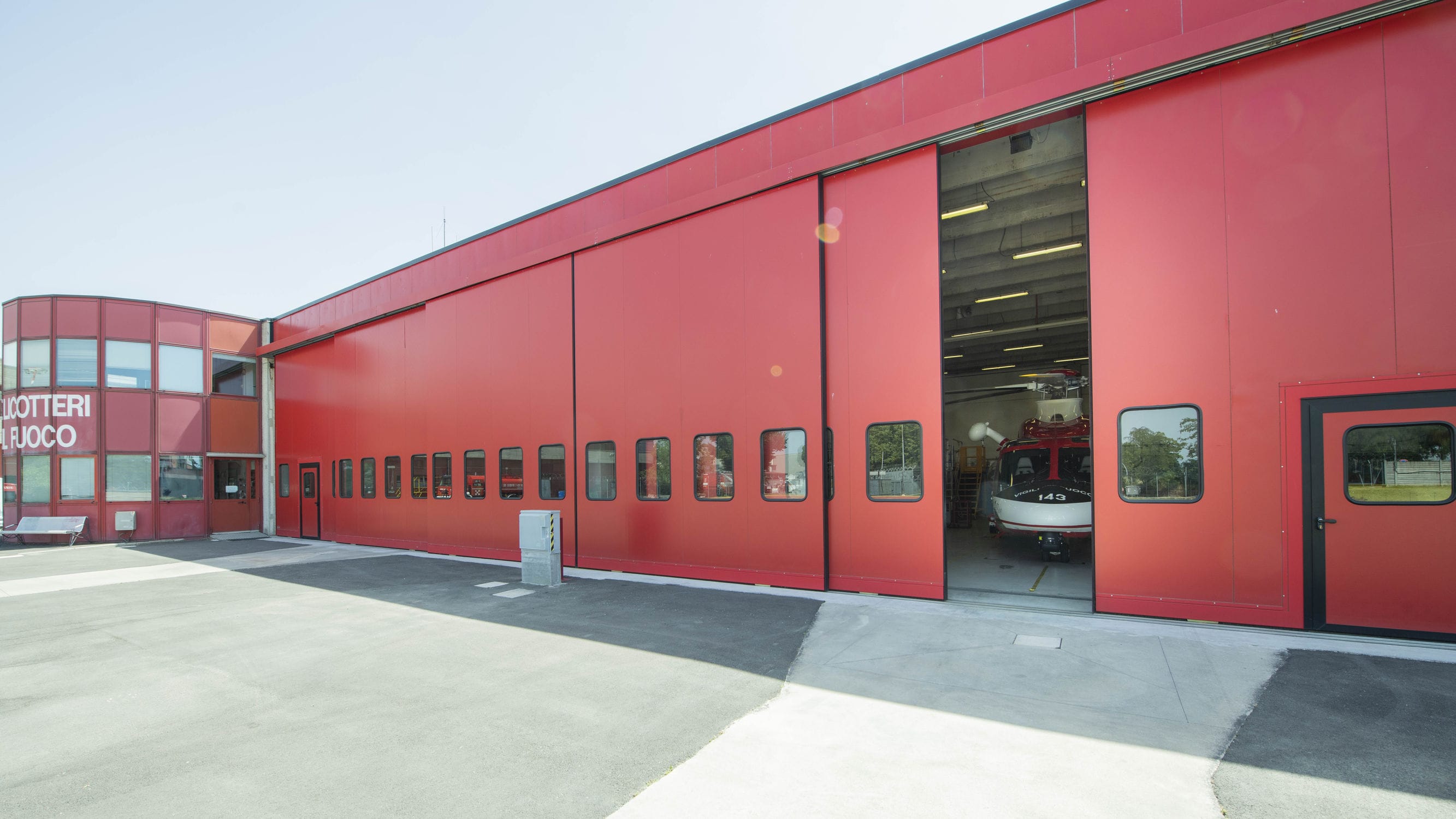 Sliding hangar door - Moreschi Chiusure Industriali S.r.l. - for ...