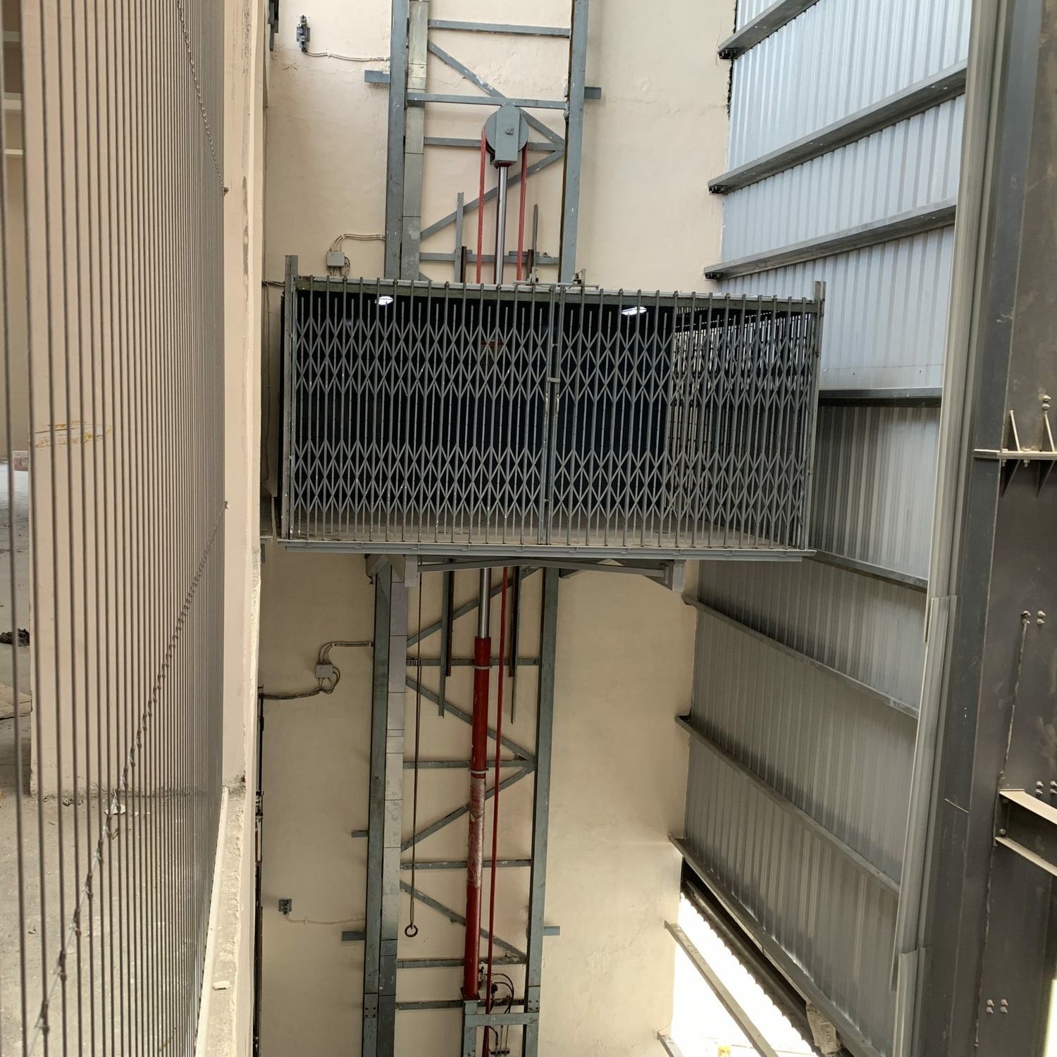 Hydraulic lift - Nandan GSE Pvt ltd - for airport / 500 - 1000kg / 1000 ...