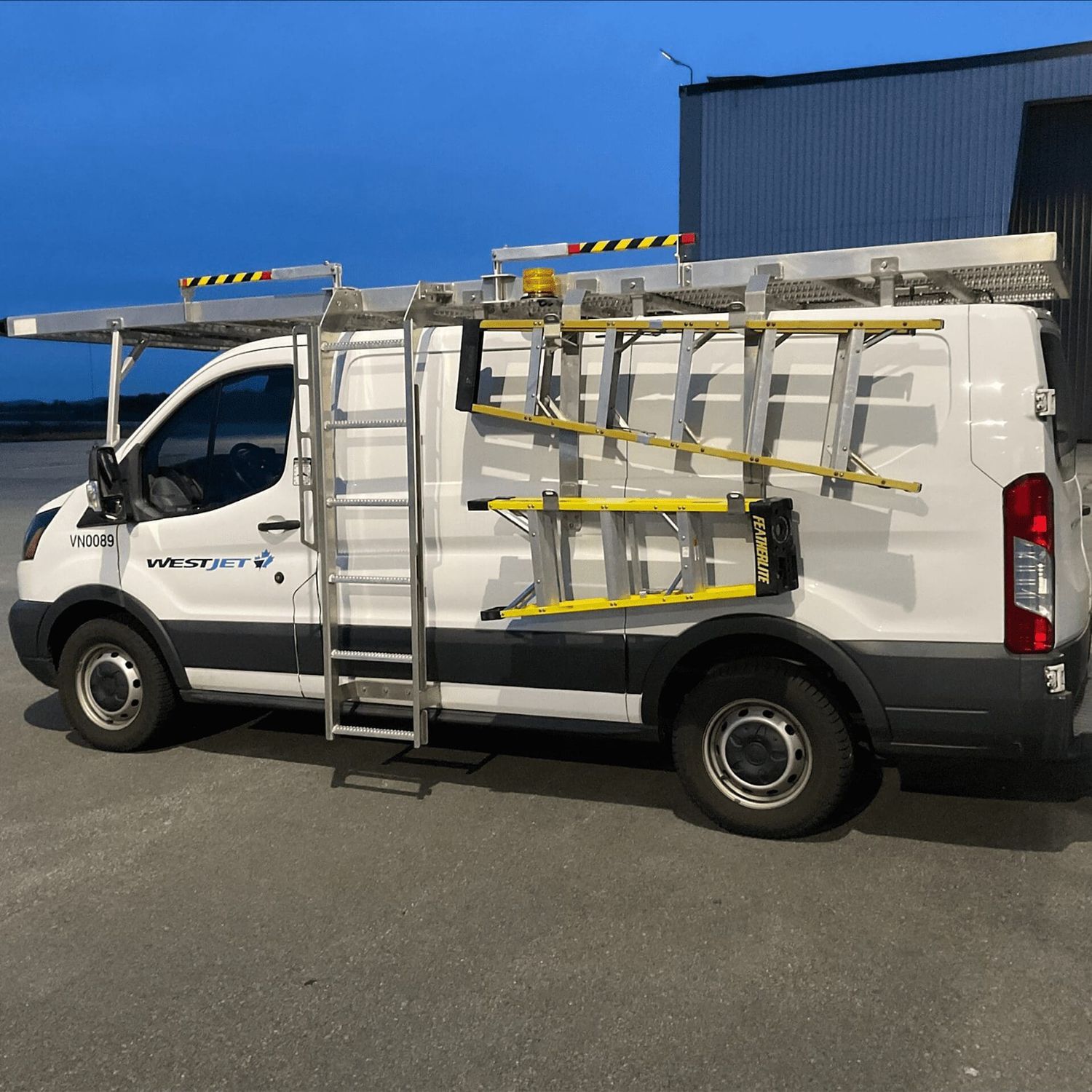 Airport assistance vehicle - Van TRUX - Wilcox GSE