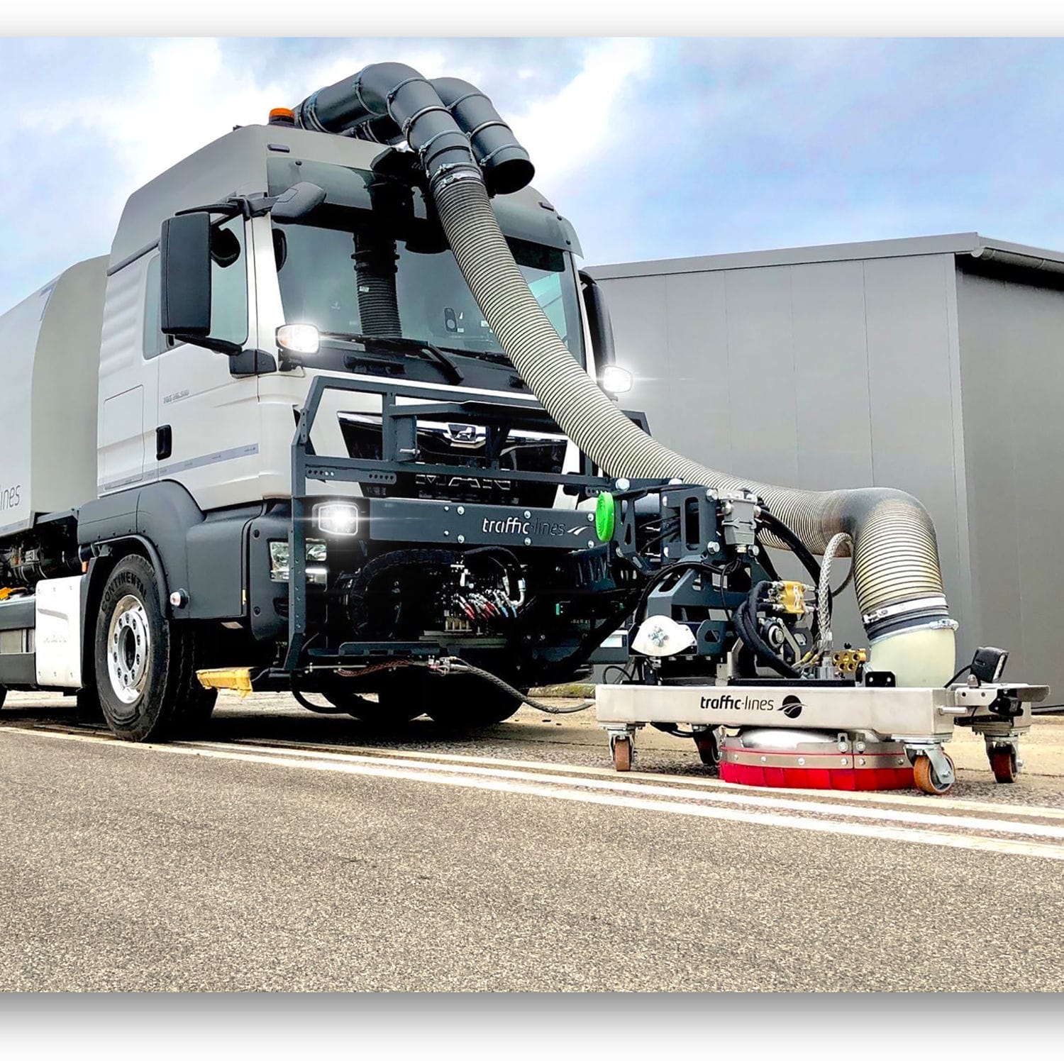 Flexible cleaning machine - dynamic twister - tl traffic - lines GmbH ...