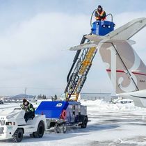 Aircraft de-icing vehicle, Aircraft deicer - All the aeronautical ...