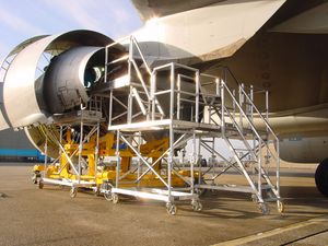 Scissor lifting platform - CUSTERS HYDRAULICA BV - for aircraft / for ...