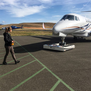 Towing tug - T 7000 - MOTOTOK INTERNATIONAL GMBH - pushback / for ...