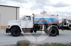 Self-propelled refueler - 2000 International 4900 - PROFLO INDUSTRIES ...