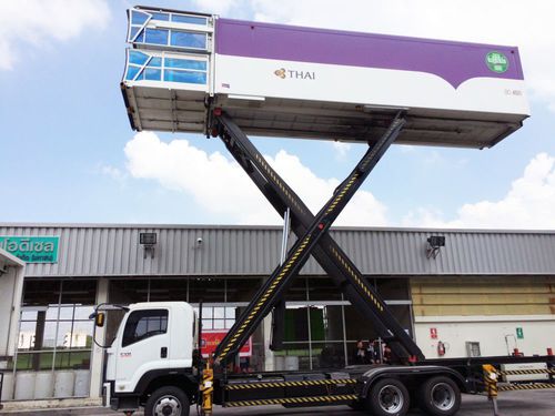 Self-propelled ambulift - A380 - AEROMOBILES PTE LTD - for airport