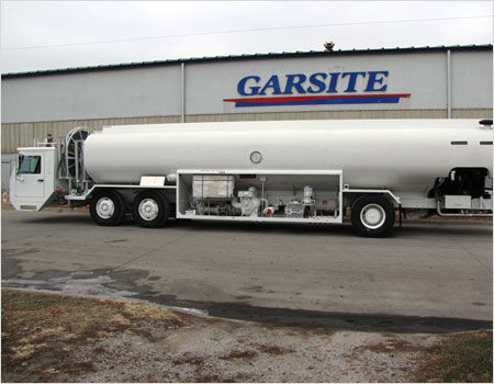 Self-propelled refueller - GARSITE - with lift platform / for aircraft