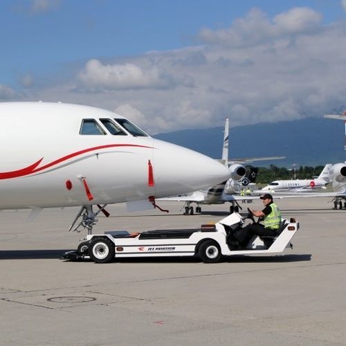 Towing tug - 88 - OSHKOSH AEROTECH - for aircraft / electric / towbarless