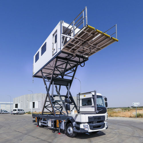 Self-propelled ambulift - TECNOVE, S.L. - for people with reduced ...