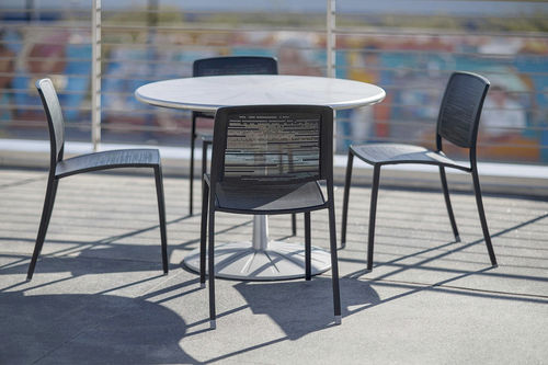 Airport lounge chair - Avivo - Forms+Surfaces