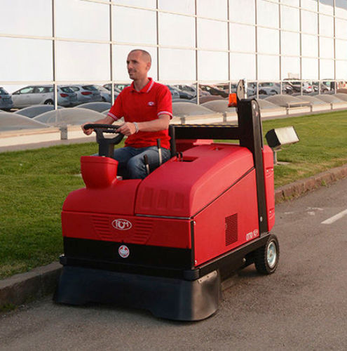 Airport sweeper - OTTO series - RCM - ride-on / compact / electric