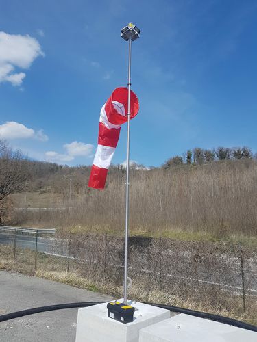 Helideck wind cone - AL-081-XX - Signalight - with mast / internally ...