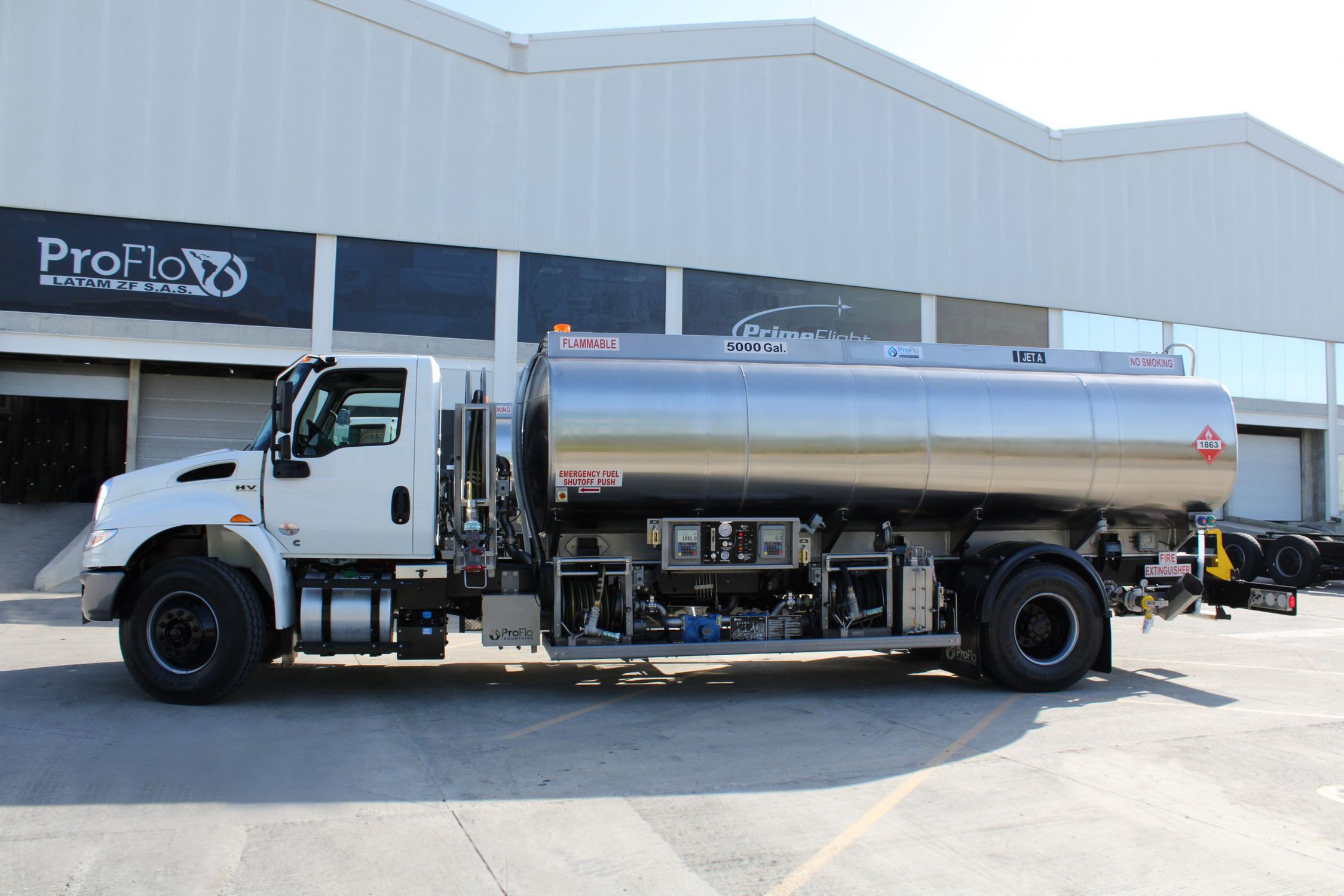 Autocisterna aeroportuale semovente - PROFLO INDUSTRIES
