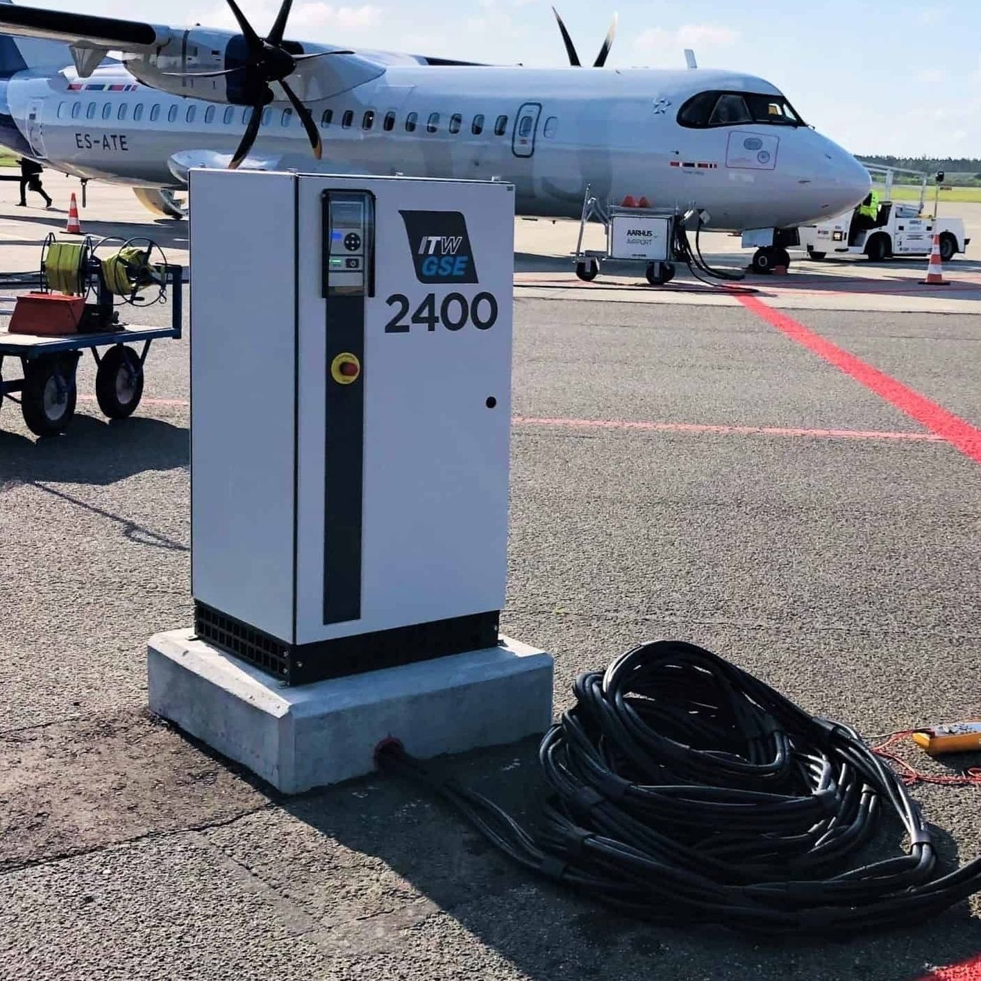 移動式地上動力設備 - 2400 GPU - ITW GSE - 固定型 / 旅客搭乗ブリッジの下 / 滑走路用