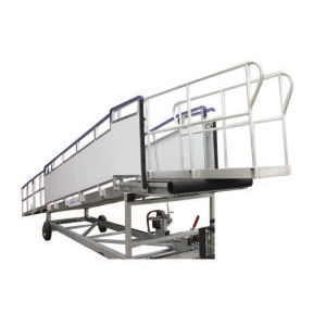 Escada de embarque - LITE - AVIRAMP - móvel / rebocável / para avião